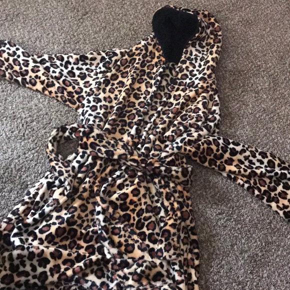 Rue21 | Intimates & Sleepwear | Fuzzy Leopard Robe | Poshmark
